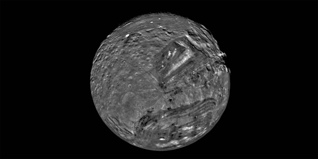 De qué color es Urano y cuántas lunas tiene